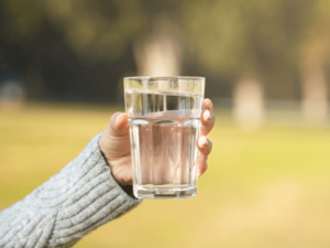 10 Tipps, um mehr Wasser zu trinken - Trinkmuffel aufgepasst!